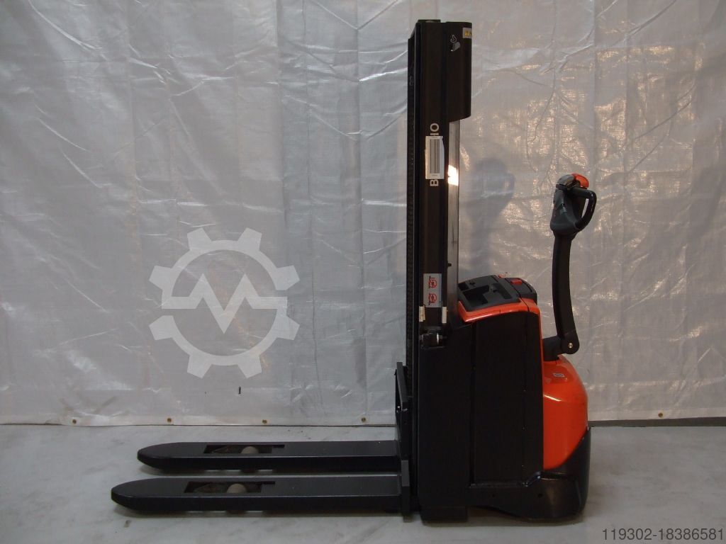 used High Lift stacker Toyota SWE120 for sale - Werktuigen