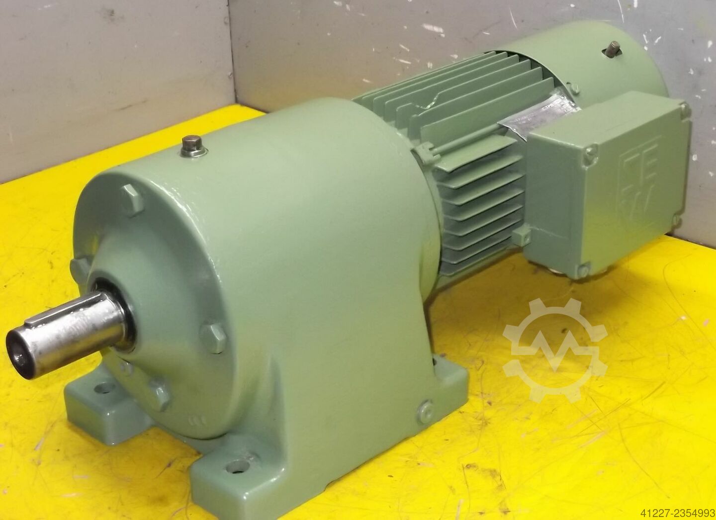 used Gear motor 0.55 kW 42 rpm SEW-EURODRIVE R60DT80K4BHZ for sale ...