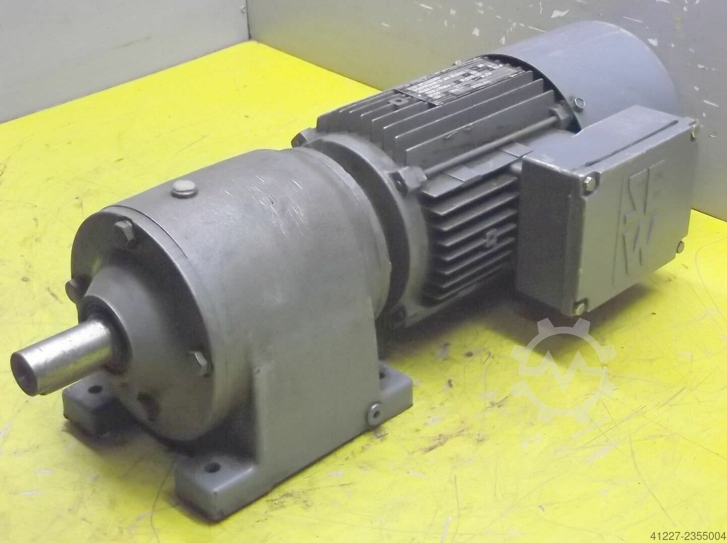 used Gear motor 0.55 kW 165 rpm SEW-EURODRIVE R40DT80K4BM for sale ...