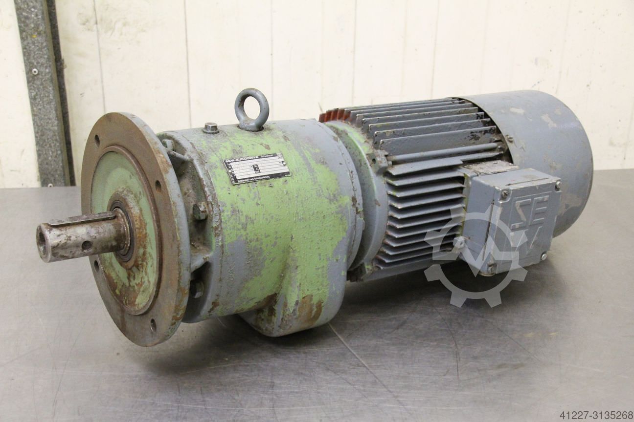 used Gear motor 2.9 kW 152 rpm SEW-EURODRIVE RF70GN112M for sale