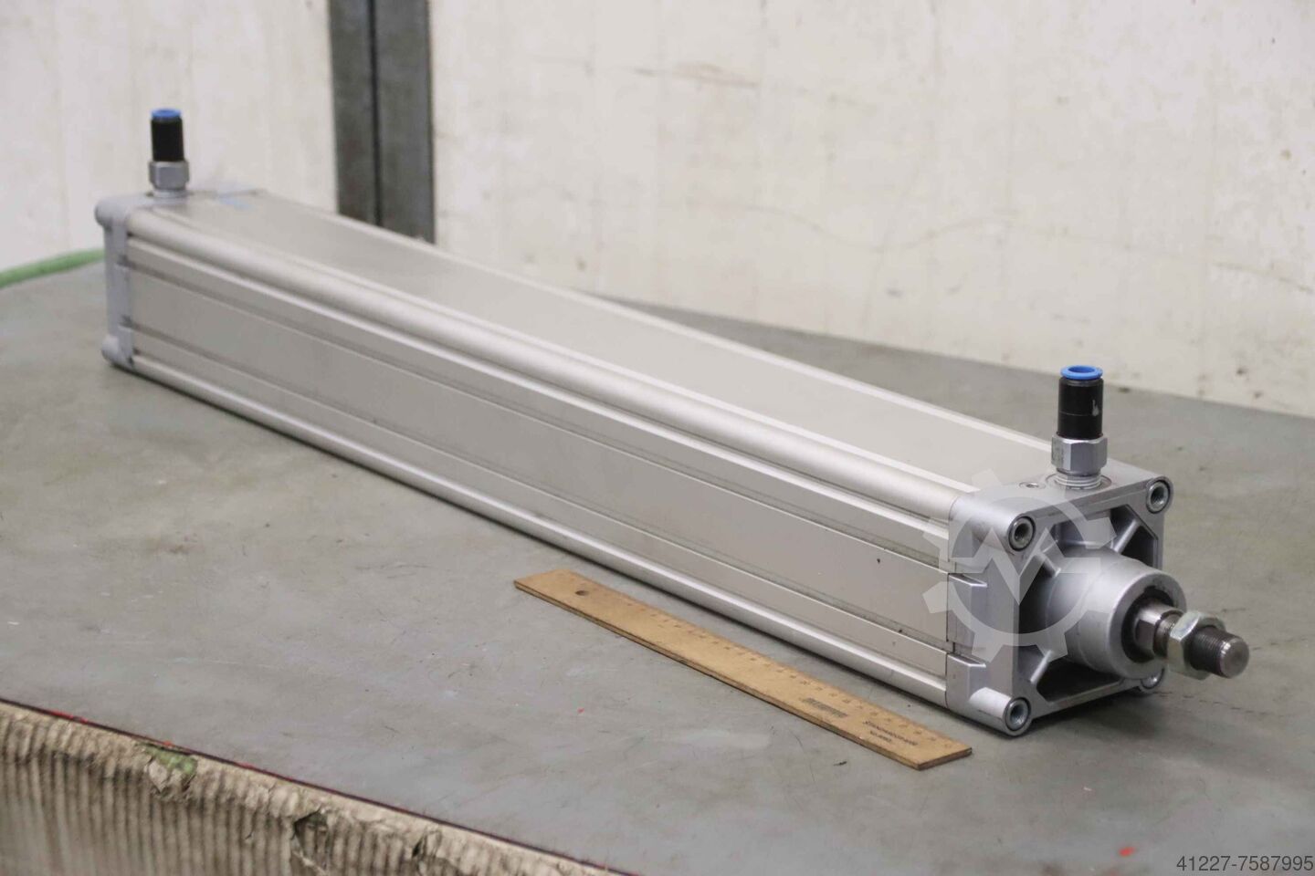 Pneumatic cylinder Festo DNC-100-700-PPV-A used for sale - Werktuigen