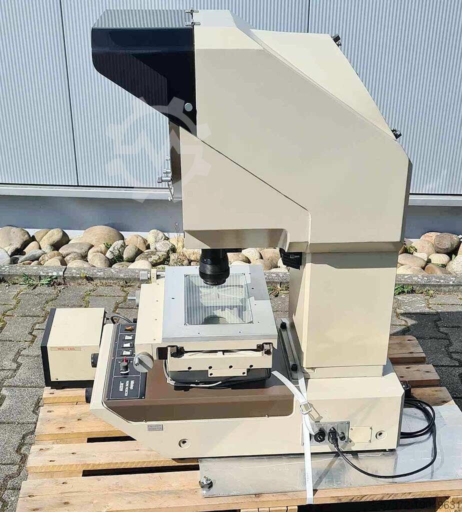 used Profile Projector Mitutoyo PJ321F for sale