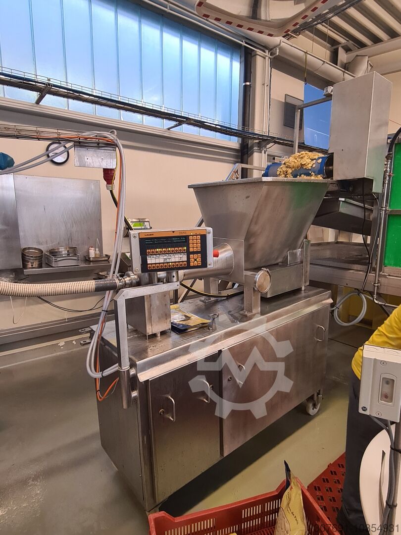 used Piston Filler With Screw In Funnel Leonhardt for sale