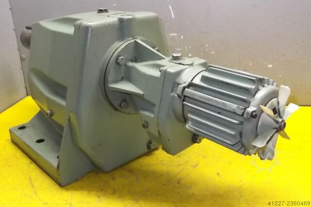 used Geared motor 0.18 kW 3.15 rpm VEM ZG4,0KMR56G4 for sale